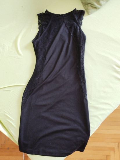 Crna cipkasta haljina