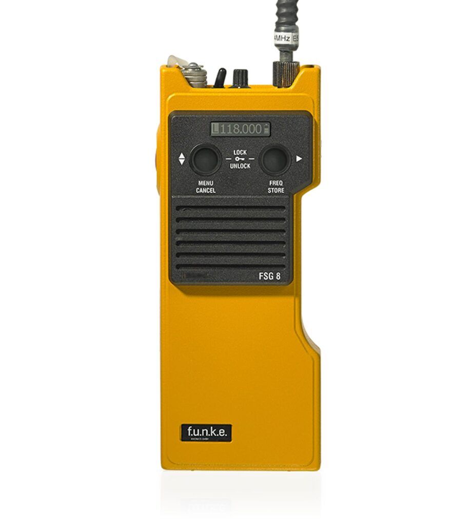 FUNKE - FSG8: VHF Mobile Transceiver 8,33 kHz, Tx power 1,5 Watt/5,0 Watt incl. battery and antenna charger is not included