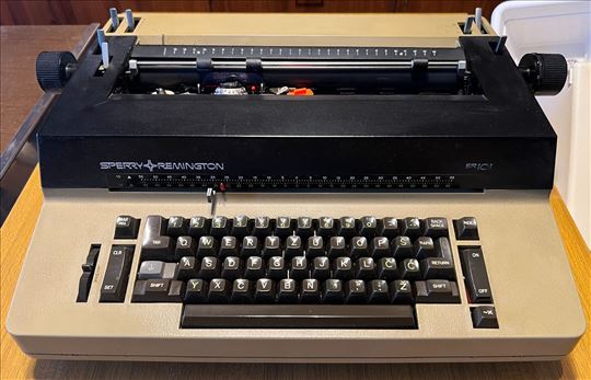 Sperry Remington SR101 električna pisaća mašina