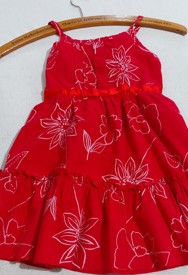 Crvena haljinica