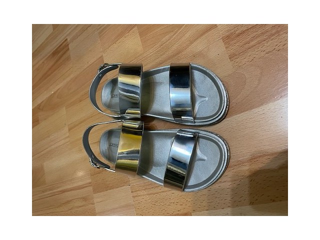 Sandale srebrne Opposite