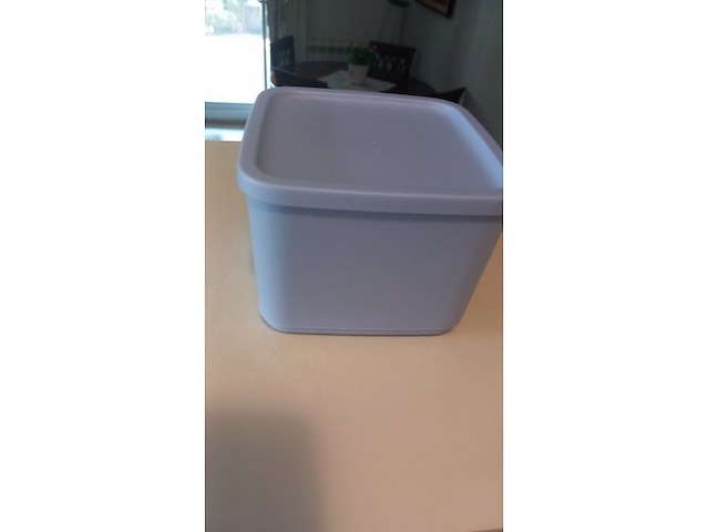 Tupperware kutija 1L