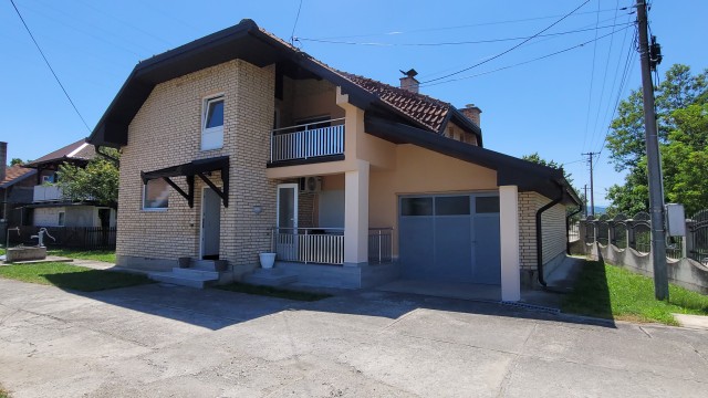 Apartmani, Petnica