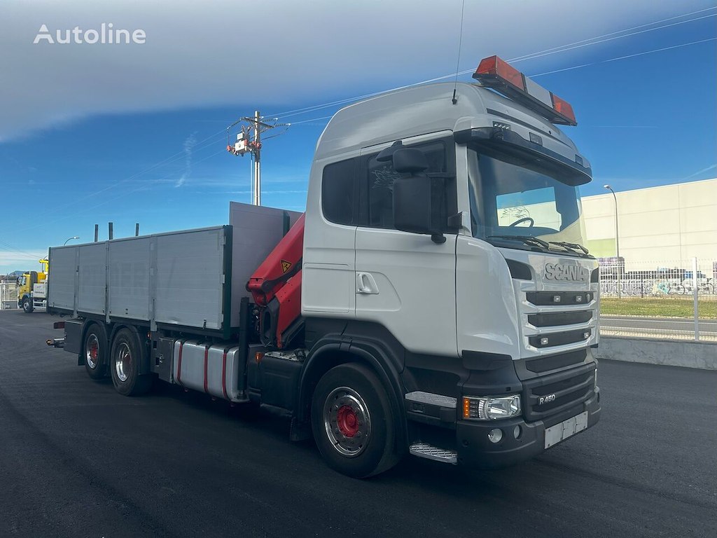 Scania r 450 kamion s ravnom platformom