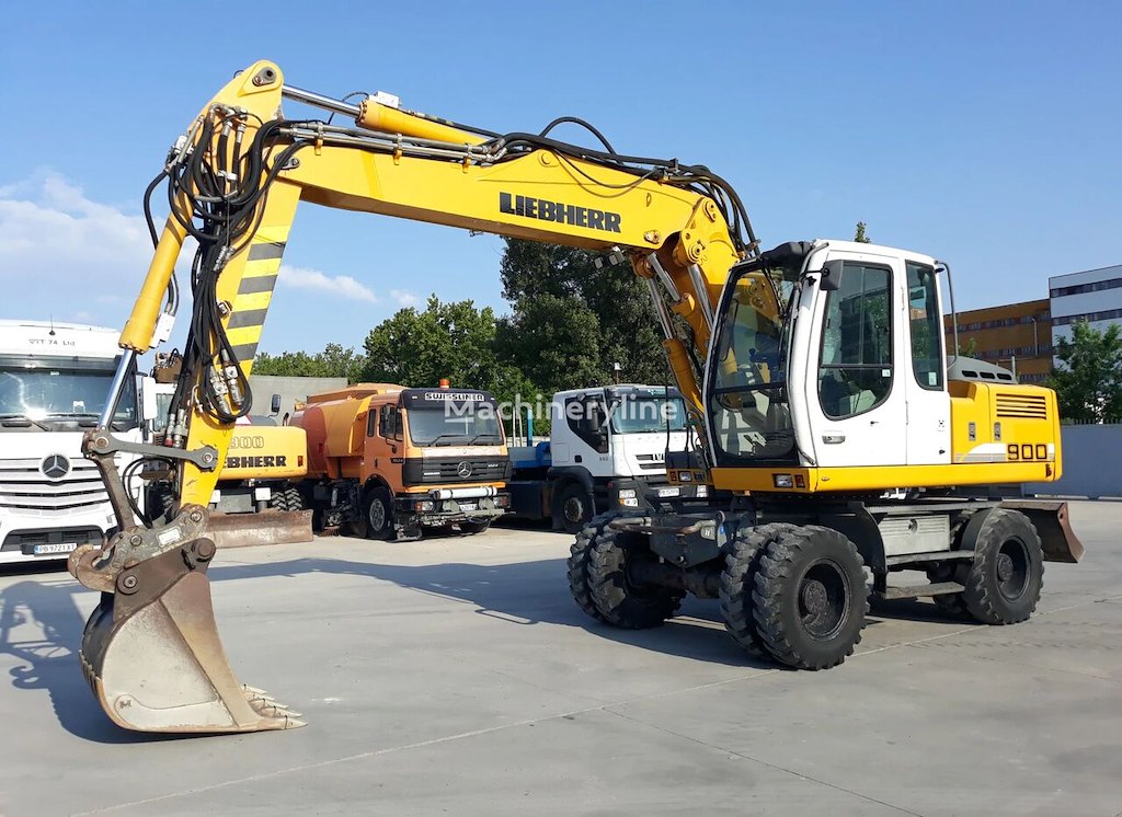 Liebherr A 900 C bager točkaš