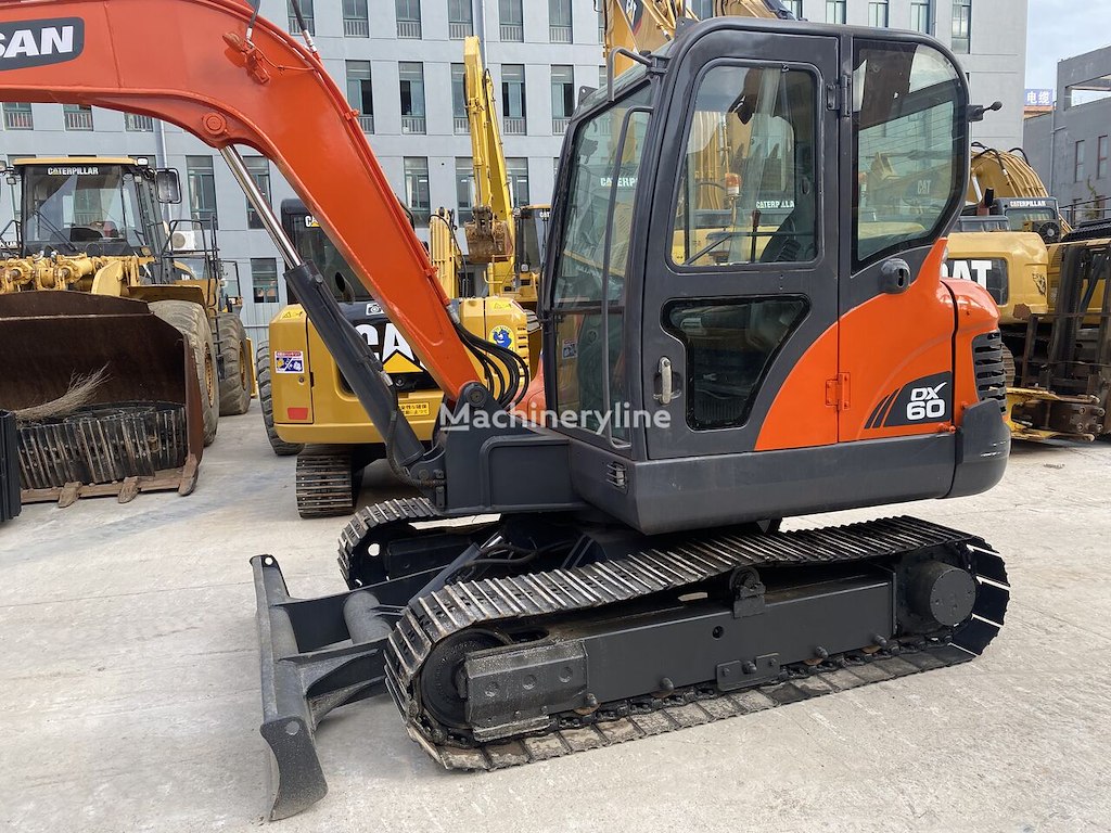 Doosan DX60 bager guseničar