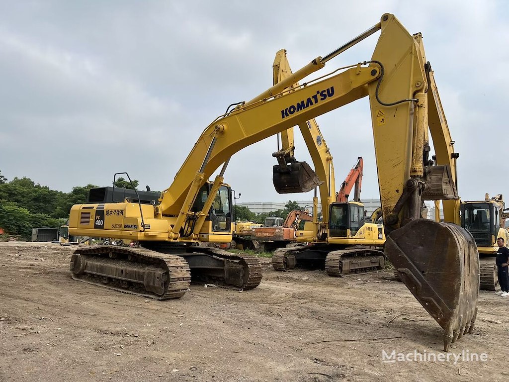 Komatsu PC 400-8 buldožer