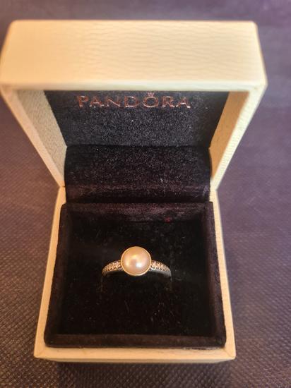 Original Pandora prsten sa slakovodnim biserom
