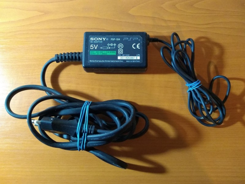 Orginal Sony Adapter za PSP
