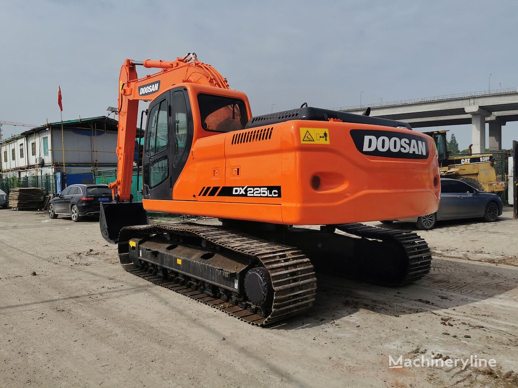 Doosan DX225 bager guseničar