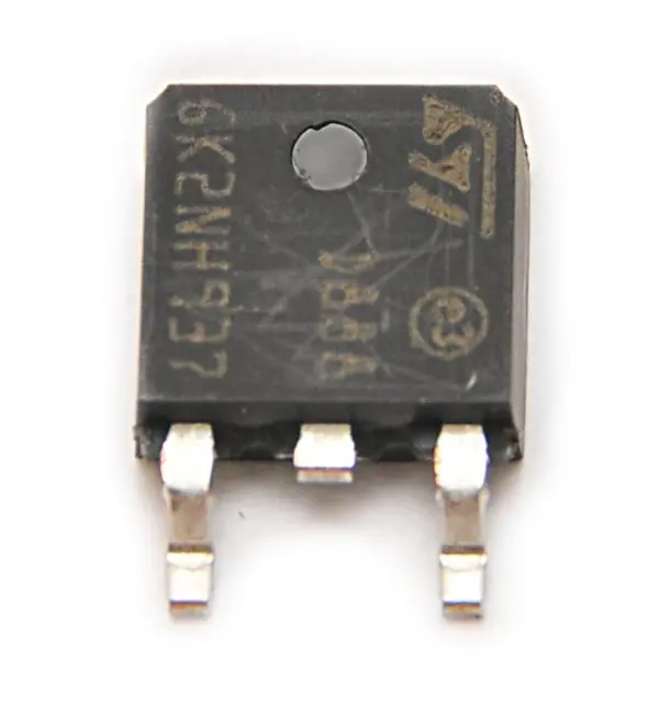 OEM Visoke performanse, PNP tranzistor niskog napona STD888T4 crni