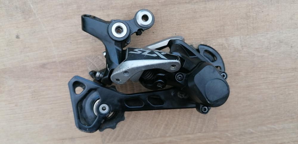 Zadnji menjač Shimano Deore SLX RD-M7000-11