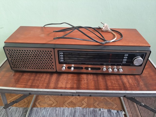 Stari radio aparat