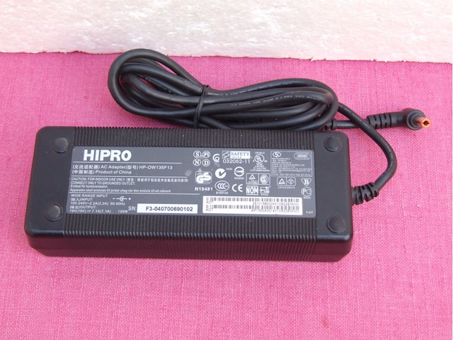 Hipro 19V 7.1A BREND adapter za laptop + GARANCIJA!