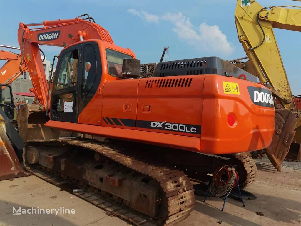 Doosan DX300 bager guseničar