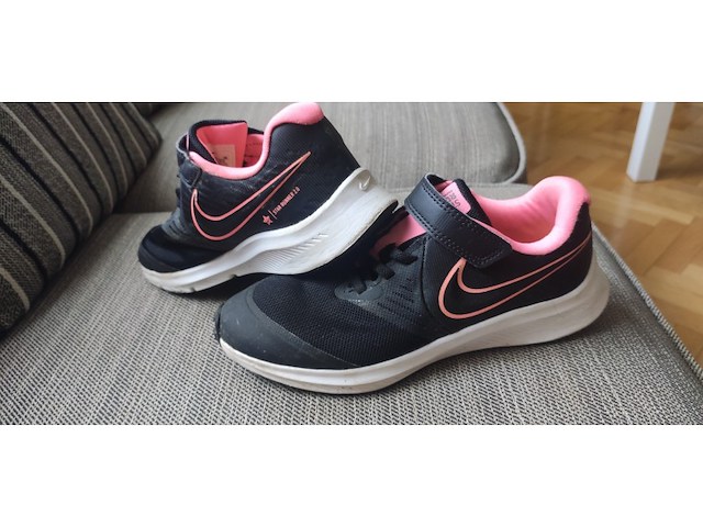 Nike runner patike za devojčice br.33.5cm