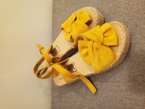 Sandale žute boje