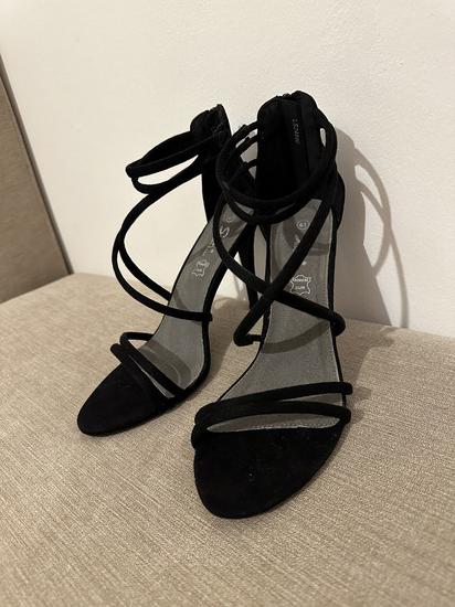 Crne sandale br 41 kao nove