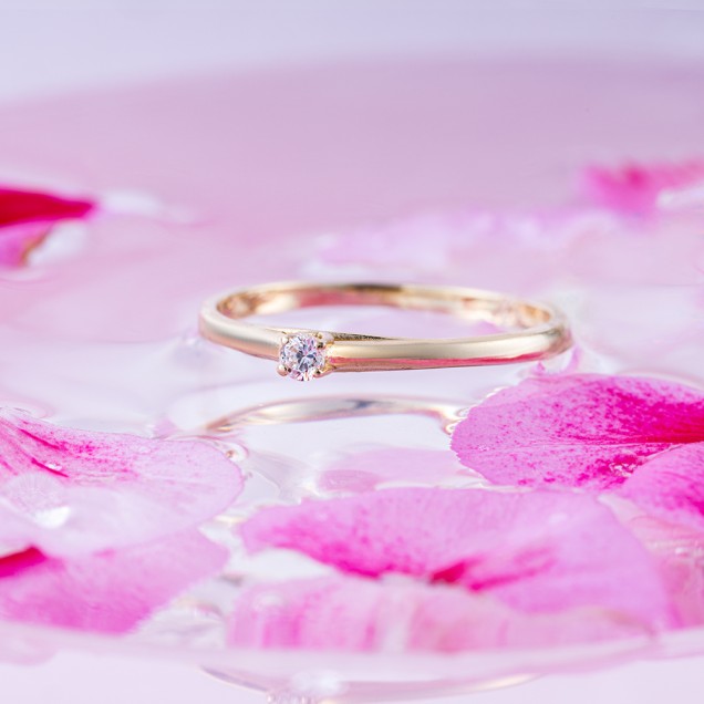 Verenicki prsten sa dijamantom od žutog zlata