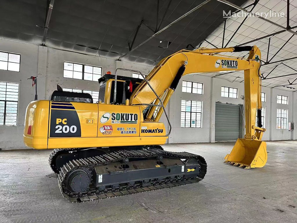 Komatsu PC200-8 bager guseničar