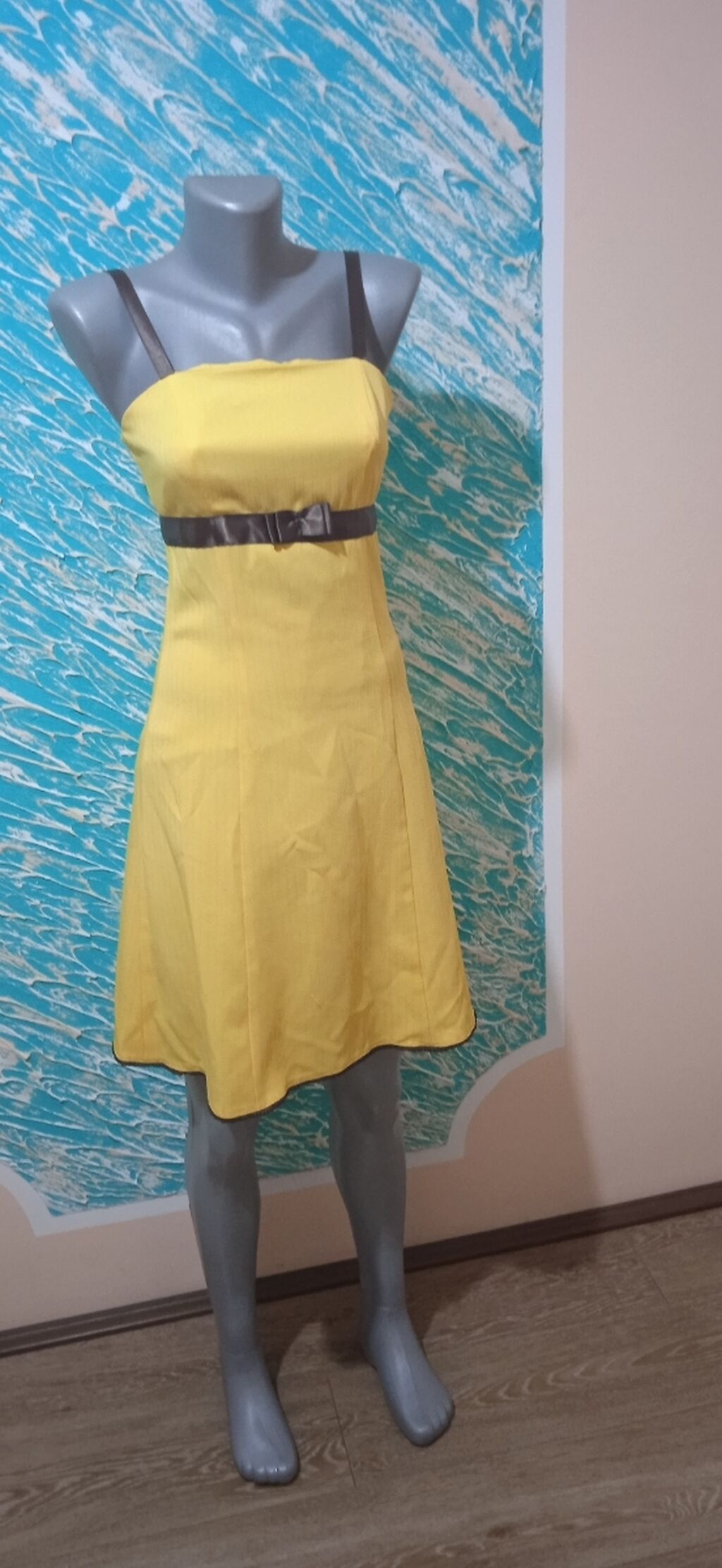 Žuta haljinica veličina xs ili s. očuvano u odličnom stanju