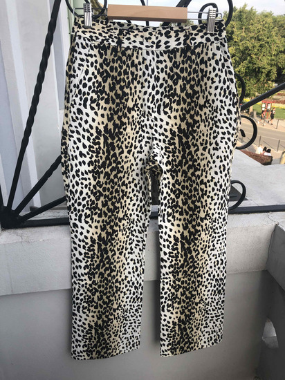 Pantalone sa animal printom