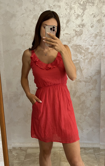 Letnja haljinica koralno crvene boje