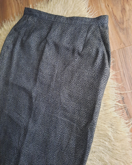    Siva midi suknja    sa dezenom M/L
