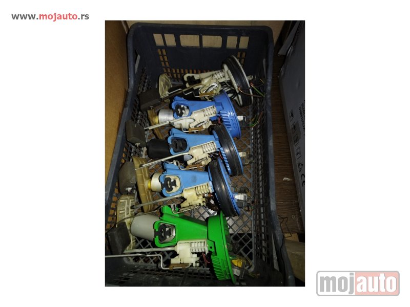 BMW compact benzinska pumpa
