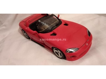 Burago Dodge Viper 1 /18, fali stakavljeno od folije).Fale nasloni sedista,1 tocak,rolbar.