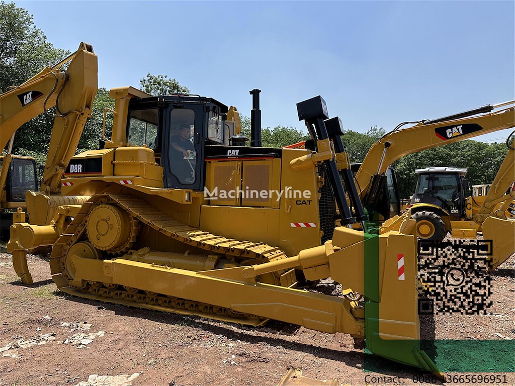 Caterpillar D8R buldožer