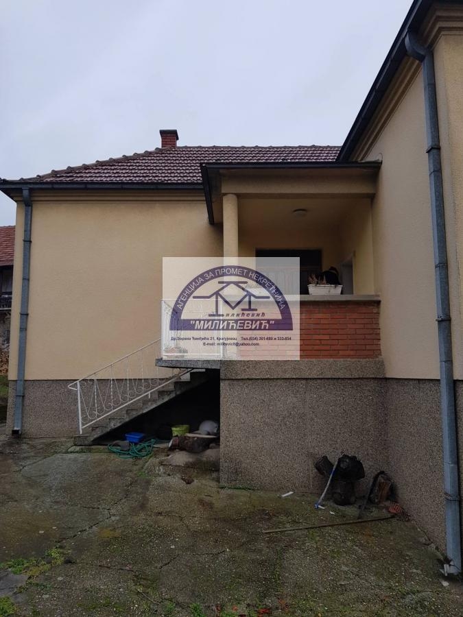 Komforna porodicna kuca u Topoli Varosici, brzo useljiva, u mirnom delu varosi