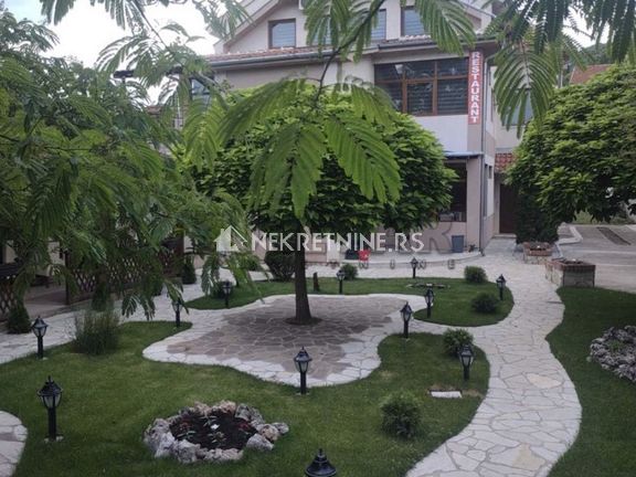 Poslovni objekat - restoran/prenoćište, 430m2, plac 1881m2, Prosek