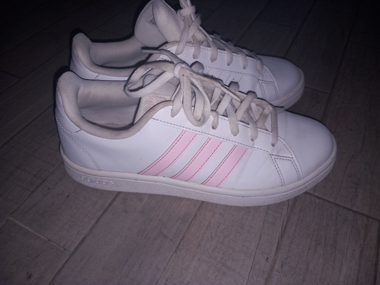 Bele adidas patike