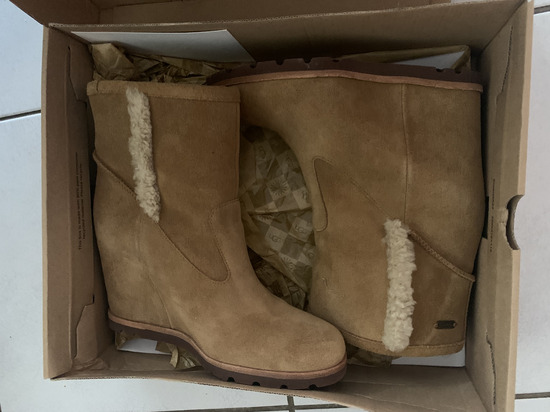 Ugg cizmice 38 NOVO SADA 10.000 DIN