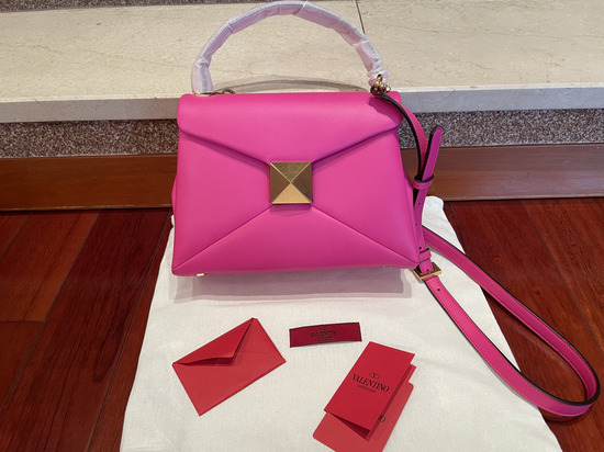 Valentino Garavani prelepa pink torbica original