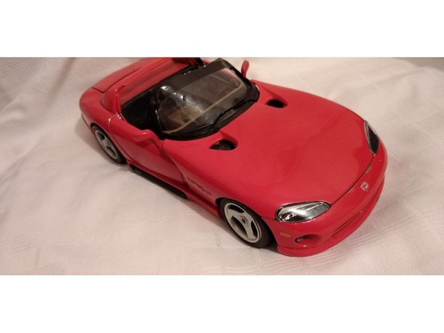 Burago Dodge Viper  1 /18, fali stakavljeno od folije).