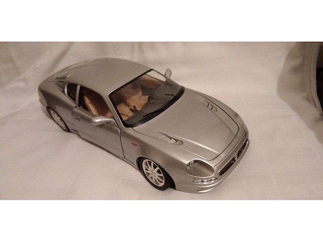 Burago Maserati 3200 GT,1:18,Italy. Fali staklo  d.fara