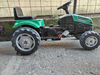 Prodajem traktor