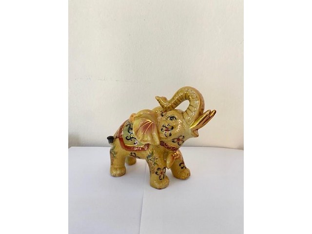 Keramička figura slona