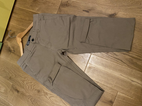 Zara nove pantalone 38