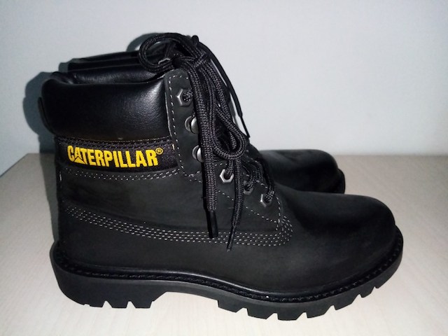 NOVE Caterpillar postavljene zimske cipele broj 36/37