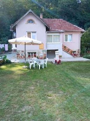 Vrnjačka Banja kuća za odmor, sa parkingom i vrt
