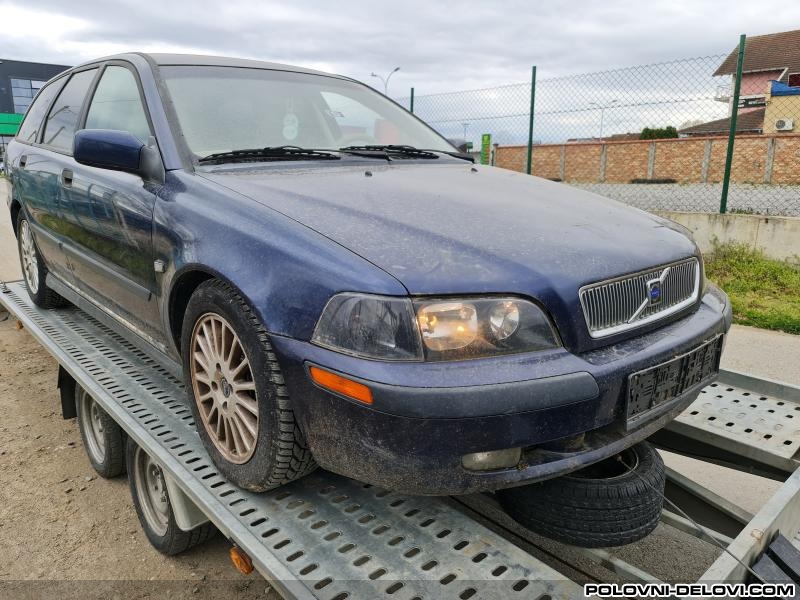 Volvo V40 1.9 Kompletan Auto U Delovima