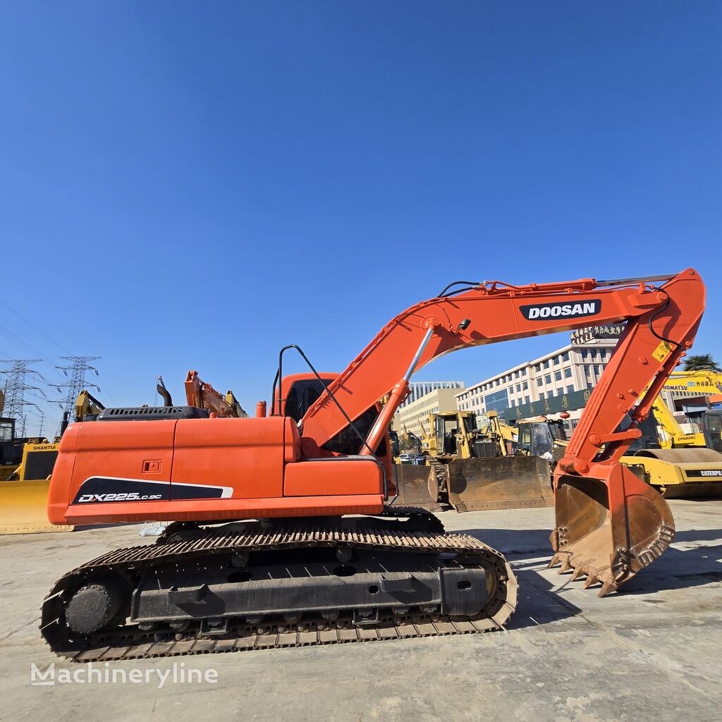 Doosan DX225 bager guseničar