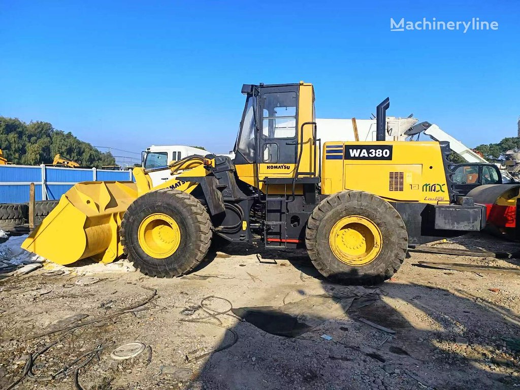 Komatsu WA380-3 prednji utovarivač