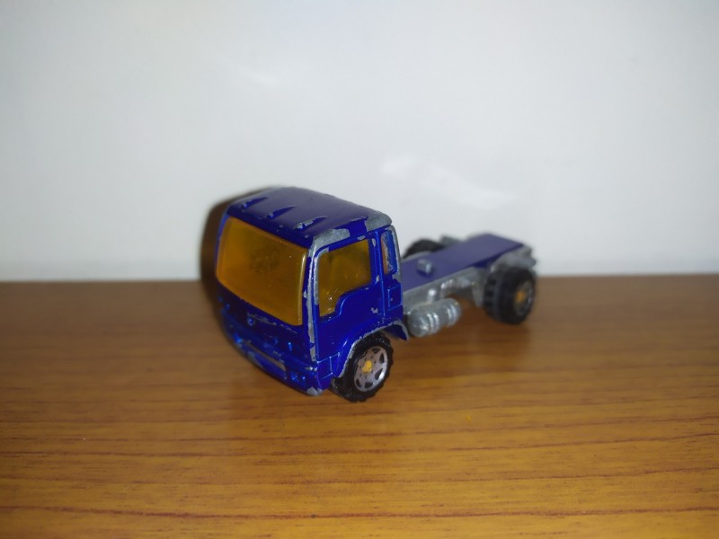 Matchbox delivery truck 1999 Mattel Inc.