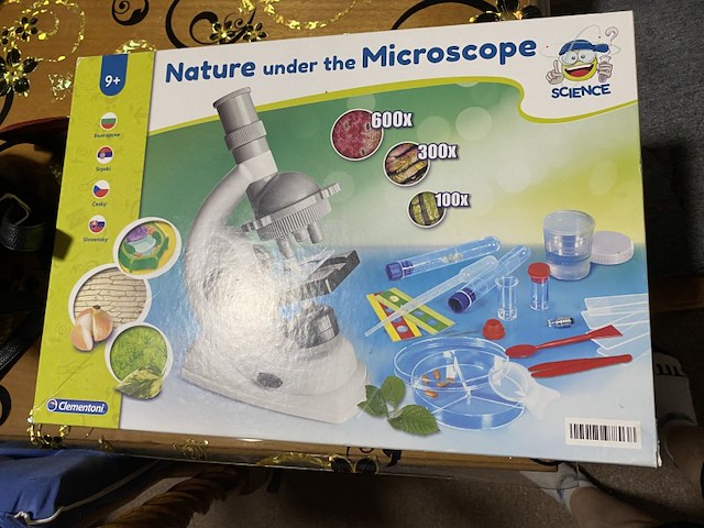 Mikroskop na baterije