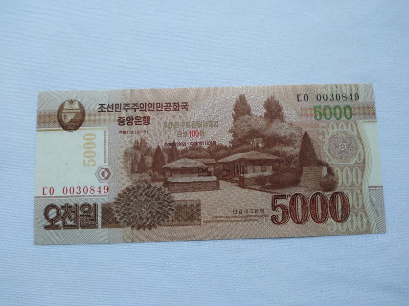 Severna Koreja 5.000 von,2013 god.UNC,serijski broj