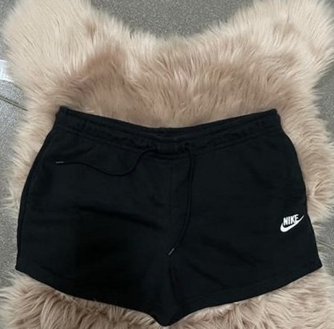   Nike sorts M/l